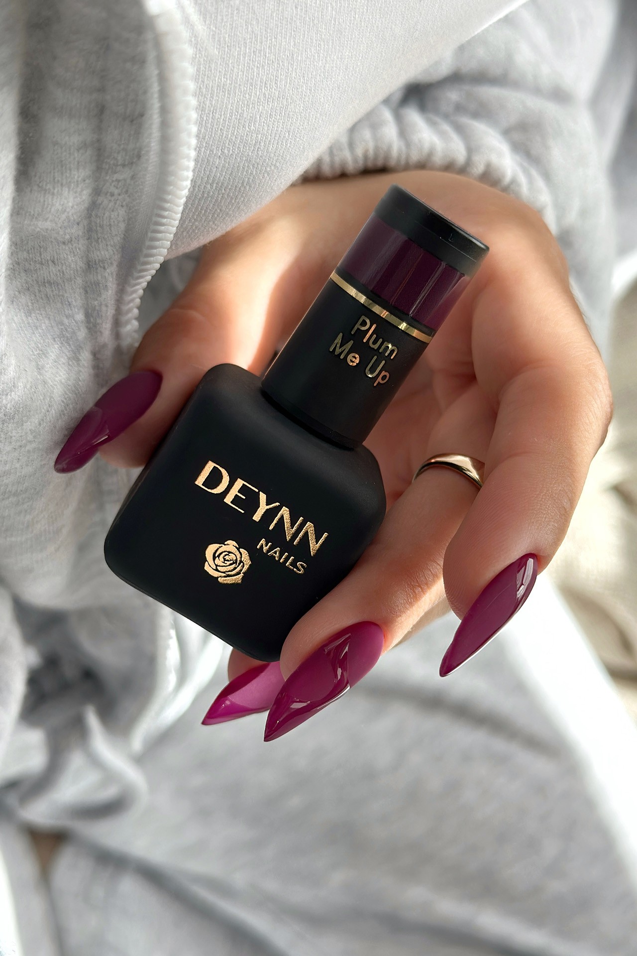 Lakier hybrydowy Plum Me Up - 032